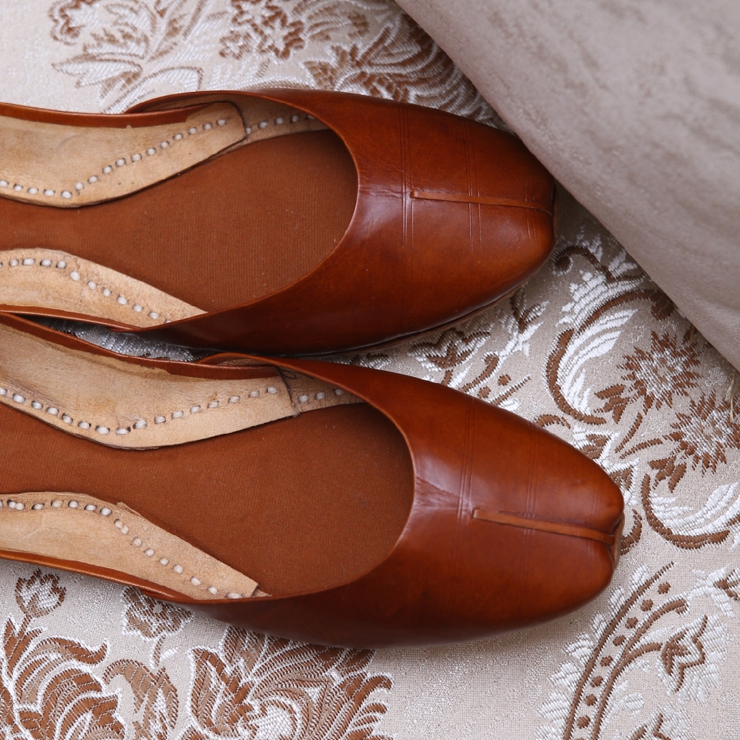 Brown Simple leather khussa – Khussa Corner